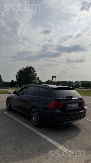 Black BMW 318 2010 in Riga, with an engine capacity of 2.00 L and mileage of 330 thousand km for 3500 €, photo 4 on AUTOMOTO.COM.LV