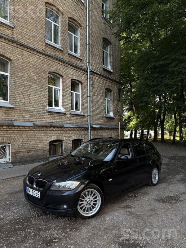 Black BMW 318 2010 in Riga, with an engine capacity of 2.00 L and mileage of 348 thousand km for 4750 €, photo 1 on AUTOMOTO.COM.LV