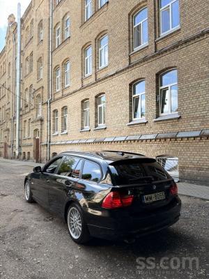 Black BMW 318 2010 in Riga, with an engine capacity of 2.00 L and mileage of 348 thousand km for 4750 €, photo 5 on AUTOMOTO.COM.LV