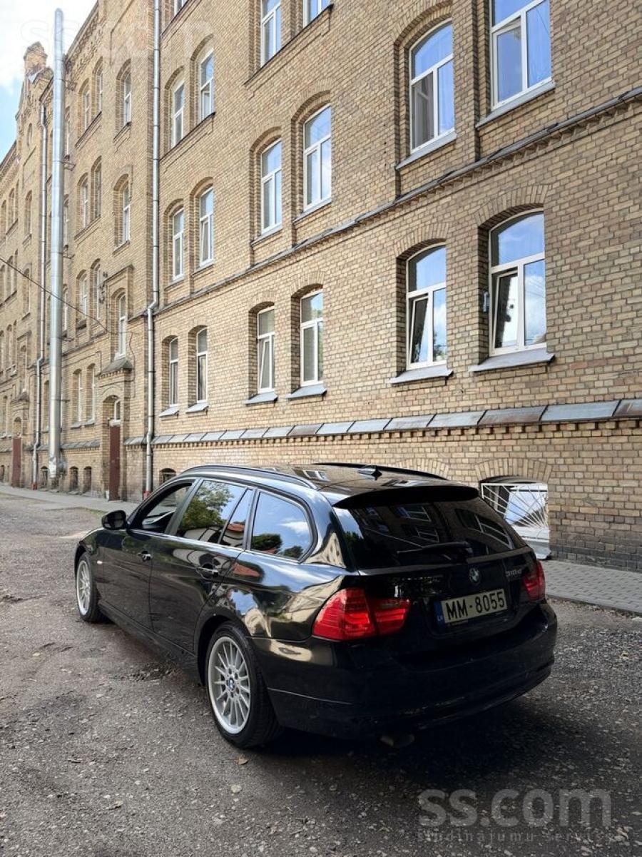 Black BMW 318 2010 in Riga, with an engine capacity of 2.00 L and mileage of 348 thousand km for 4750 €, photo 5 on AUTOMOTO.COM.LV
