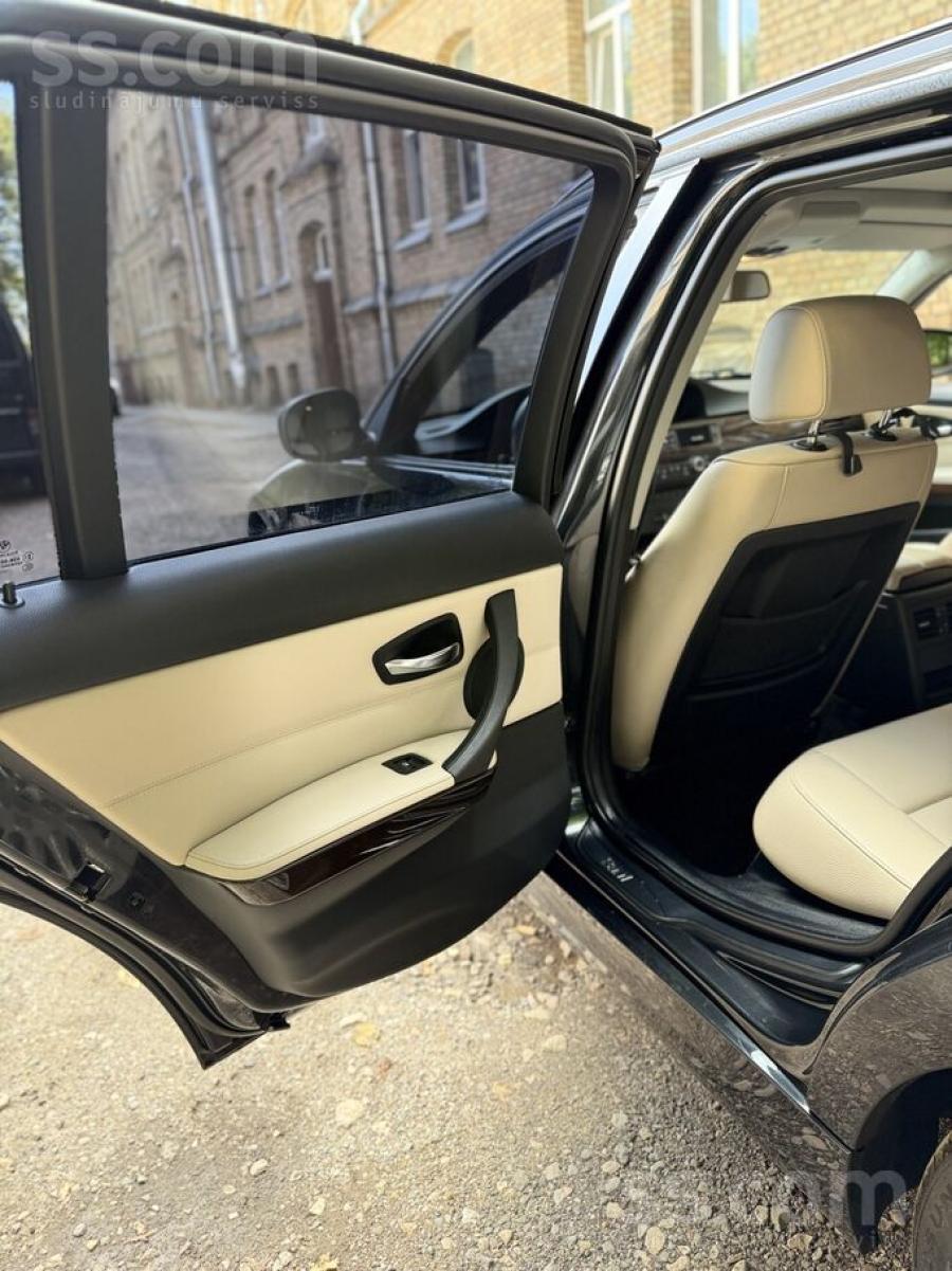 Black BMW 318 2010 in Riga, with an engine capacity of 2.00 L and mileage of 348 thousand km for 4750 €, photo 10 on AUTOMOTO.COM.LV