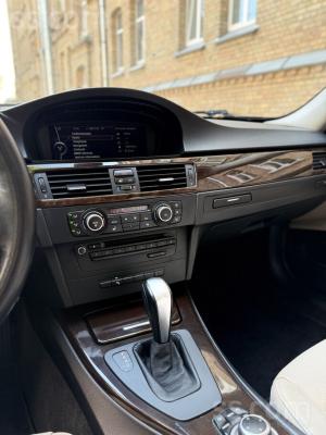 Black BMW 318 2010 in Riga, with an engine capacity of 2.00 L and mileage of 348 thousand km for 4750 €, photo 11 on AUTOMOTO.COM.LV