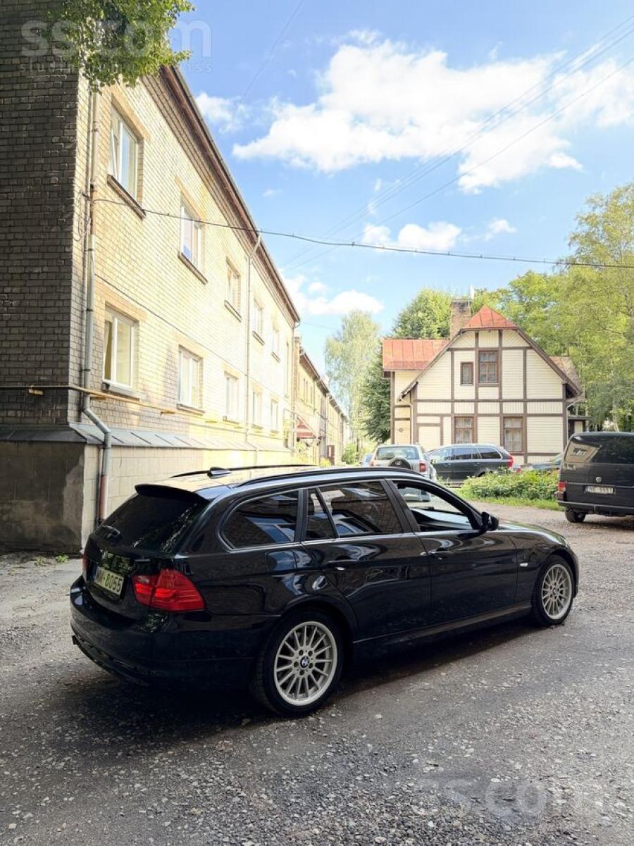 Black BMW 318 2010 in Riga, with an engine capacity of 2.00 L and mileage of 348 thousand km for 4750 €, photo 13 on AUTOMOTO.COM.LV