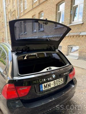 Black BMW 318 2010 in Riga, with an engine capacity of 2.00 L and mileage of 348 thousand km for 4750 €, photo 14 on AUTOMOTO.COM.LV