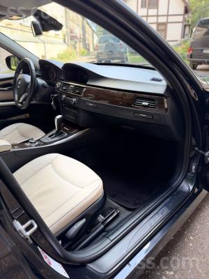 Black BMW 318 2010 in Riga, with an engine capacity of 2.00 L and mileage of 348 thousand km for 4750 €, photo 18 on AUTOMOTO.COM.LV