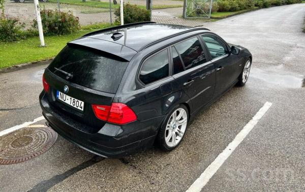 Black BMW 318 2010 in Riga, with an engine capacity of 2.00 L and mileage of 358 thousand km for 5350 €, photo 3 on AUTOMOTO.COM.LV