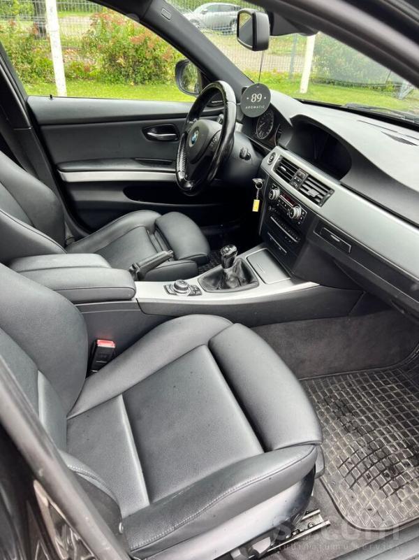 Black BMW 318 2010 in Riga, with an engine capacity of 2.00 L and mileage of 358 thousand km for 5350 €, photo 7 on AUTOMOTO.COM.LV