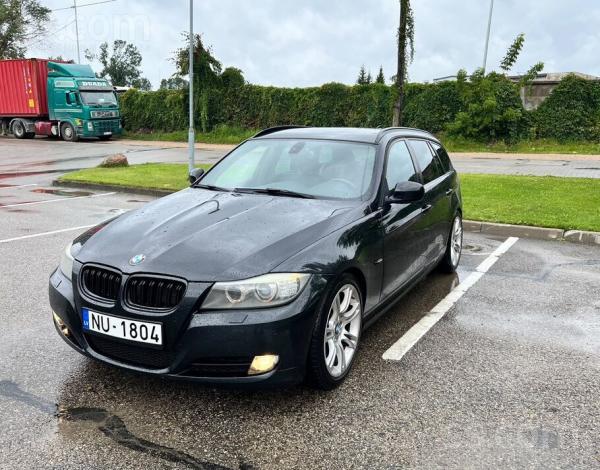 Black BMW 318 2010 in Riga, with an engine capacity of 2.00 L and mileage of 358 thousand km for 5350 €, photo 5 on AUTOMOTO.COM.LV