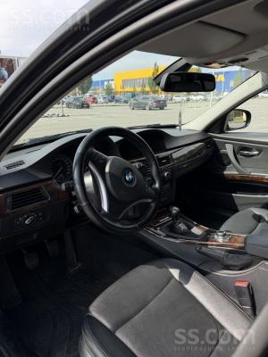 Black BMW 318 2010 in Riga, with an engine capacity of 2.00 L and mileage of 263 thousand km for 5700 €, photo 7 on AUTOMOTO.COM.LV