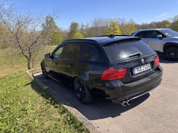BMW 318 2010 Raseiniai vietnē Melns BMW 318 2010 Raseiniai, ar dzinēja tilpumu 2.00 L un nobraukumu 406 tūkst. km par 3300 €, foto 4 vietnē AUTOMOTO.COM.LV