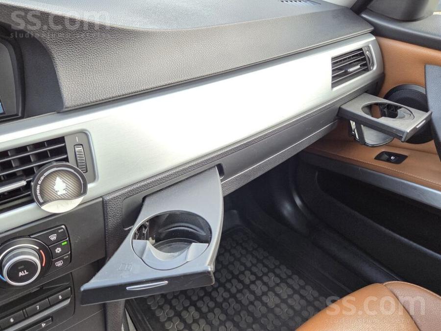 Melns BMW 318 2010 Kuldīga, ar dzinēja tilpumu 2.00 L un nobraukumu 314 tūkst. km par 5300 €, foto 20 vietnē AUTOMOTO.COM.LV