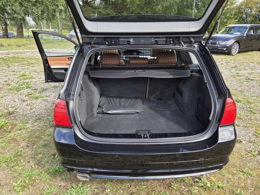 Melns BMW 318 2010 Kuldīga, ar dzinēja tilpumu 2.00 L un nobraukumu 314 tūkst. km par 5300 €, foto 21 vietnē AUTOMOTO.COM.LV