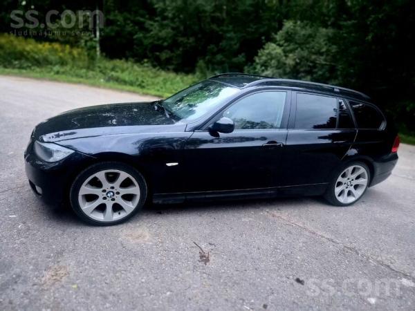 BMW 318 2010 in Jekabpils on AUTOMOTO.COM.LV Black BMW 318 2010 in Jekabpils, with an engine capacity of 2.00 L and mileage of 0 thousand km for 5200 ā¬, photo 3 on AUTOMOTO.COM.LV