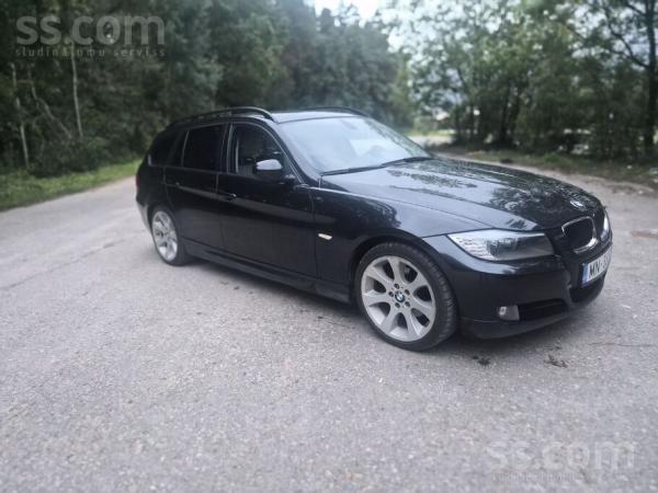 BMW 318 2010 in Jekabpils on AUTOMOTO.COM.LV Black BMW 318 2010 in Jekabpils, with an engine capacity of 2.00 L and mileage of 0 thousand km for 5200 ā¬, photo 6 on AUTOMOTO.COM.LV