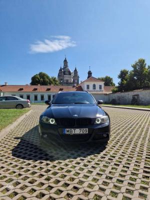 Black BMW 318 2010 in Kaunas, with an engine capacity of 2.00 L and mileage of 281 thousand km for 7500 €, photo 3 on AUTOMOTO.COM.LV