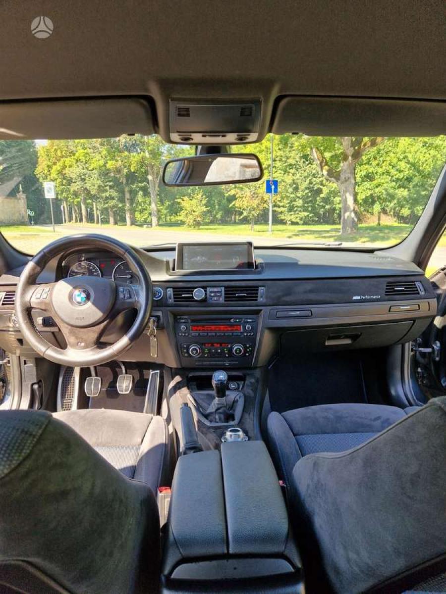 Black BMW 318 2010 in Kaunas, with an engine capacity of 2.00 L and mileage of 281 thousand km for 7500 €, photo 10 on AUTOMOTO.COM.LV