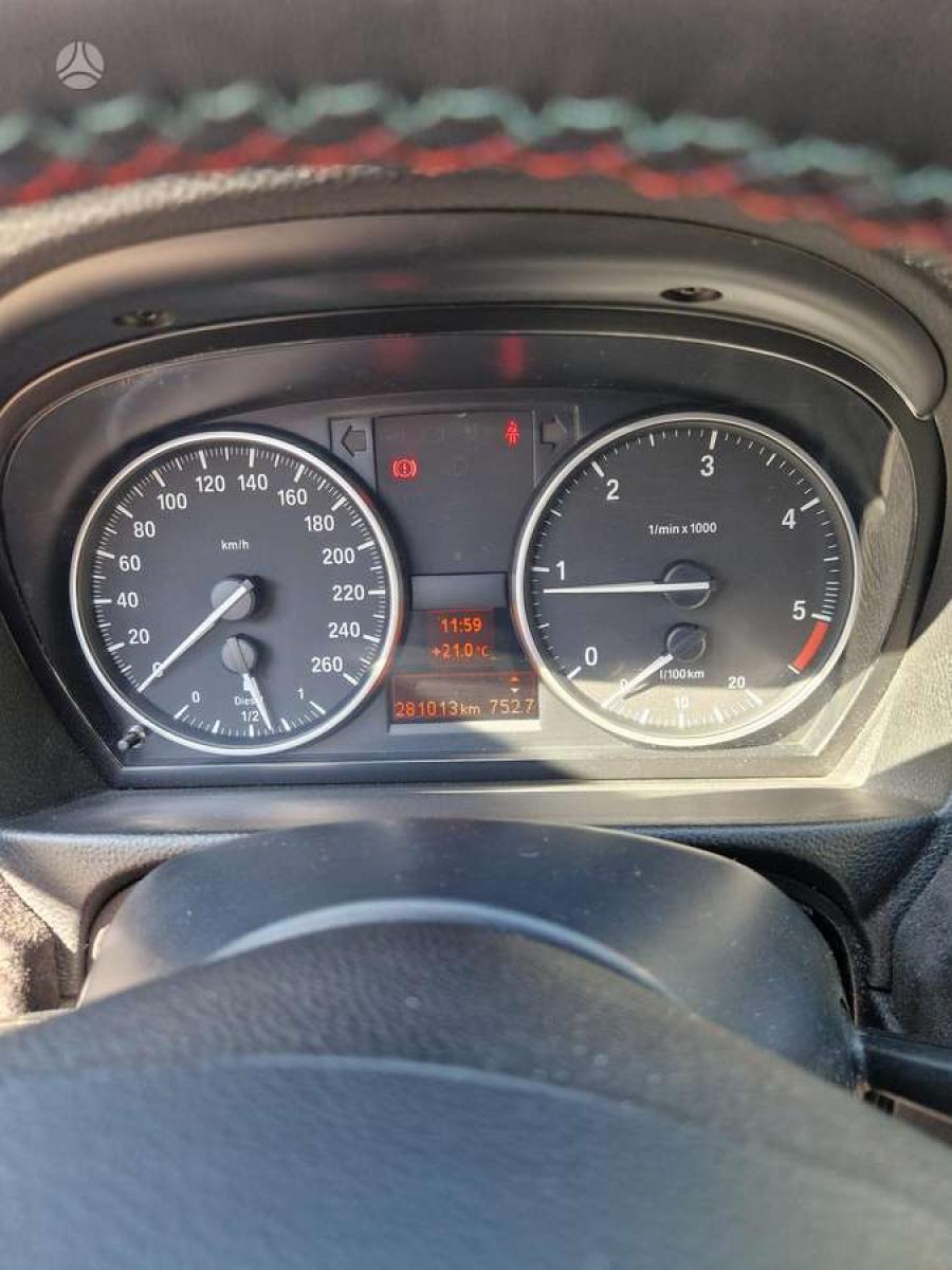 Black BMW 318 2010 in Kaunas, with an engine capacity of 2.00 L and mileage of 281 thousand km for 7500 €, photo 11 on AUTOMOTO.COM.LV