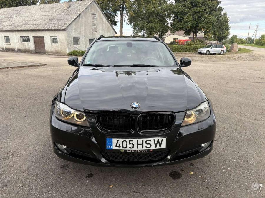 Black BMW 318 2010 in Kaunas, with an engine capacity of 2.00 L and mileage of 219 thousand km for 3600 €, photo 3 on AUTOMOTO.COM.LV