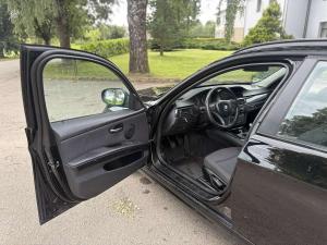 Black BMW 318 2010 in Kaunas, with an engine capacity of 2.00 L and mileage of 219 thousand km for 3600 €, photo 6 on AUTOMOTO.COM.LV