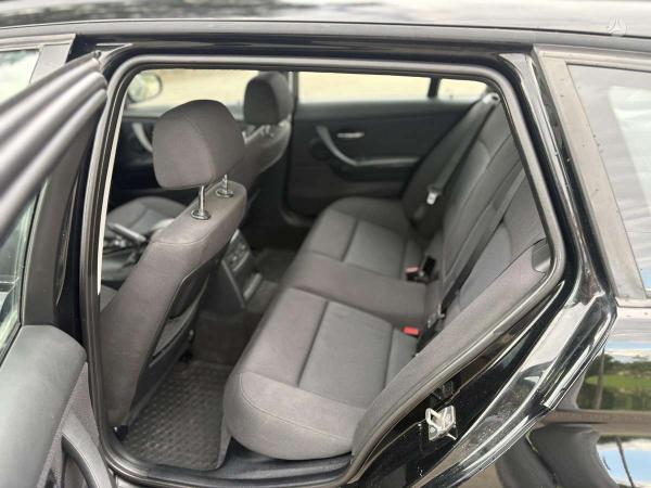 Black BMW 318 2010 in Kaunas, with an engine capacity of 2.00 L and mileage of 219 thousand km for 3600 €, photo 8 on AUTOMOTO.COM.LV