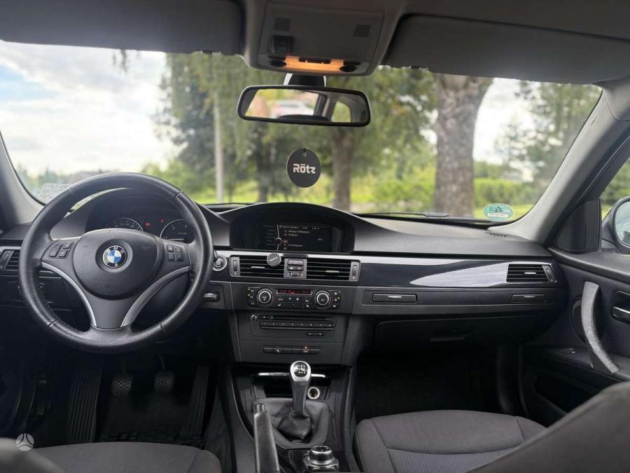 Black BMW 318 2010 in Kaunas, with an engine capacity of 2.00 L and mileage of 219 thousand km for 3600 €, photo 9 on AUTOMOTO.COM.LV