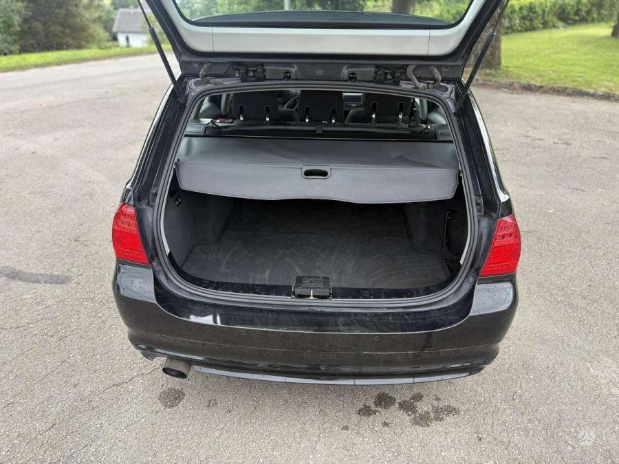 Black BMW 318 2010 in Kaunas, with an engine capacity of 2.00 L and mileage of 219 thousand km for 3600 €, photo 12 on AUTOMOTO.COM.LV
