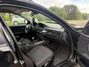 Black BMW 318 2010 in Kaunas, with an engine capacity of 2.00 L and mileage of 219 thousand km for 3600 €, photo 16 on AUTOMOTO.COM.LV