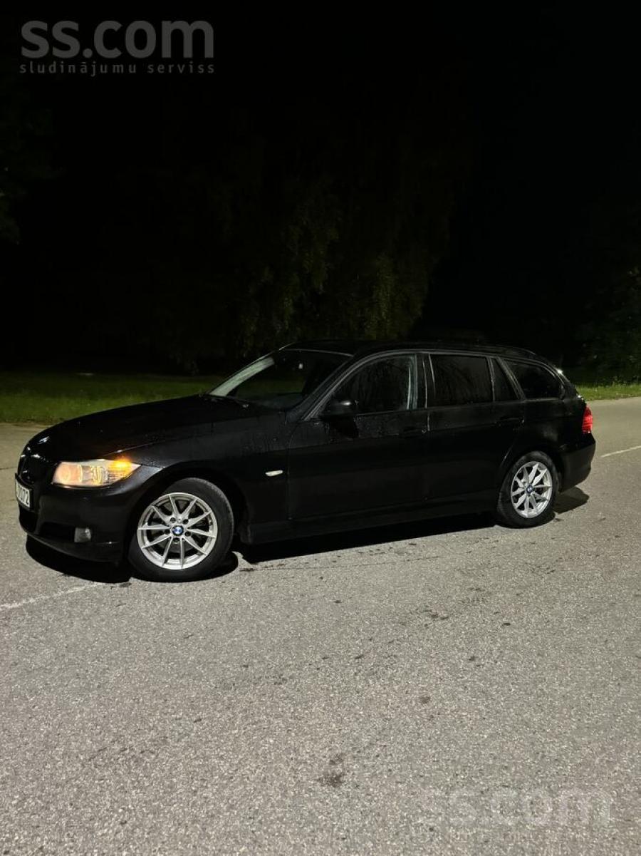 Black BMW 318 2010 in Valmiera, with an engine capacity of 2.00 L and mileage of 298 thousand km for 5000 €, photo 4 on AUTOMOTO.COM.LV