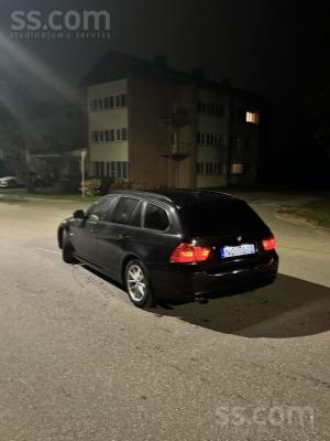 Black BMW 318 2010 in Valmiera, with an engine capacity of 2.00 L and mileage of 298 thousand km for 5000 €, photo 6 on AUTOMOTO.COM.LV