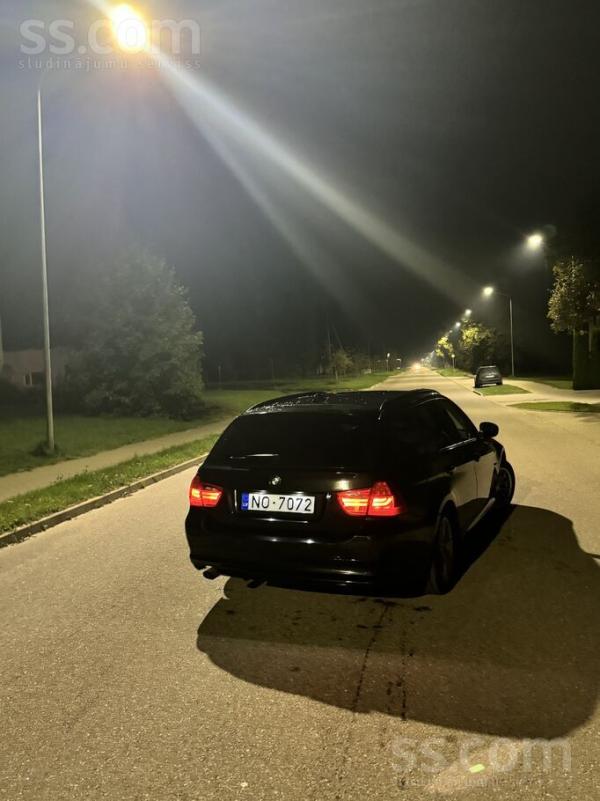 Black BMW 318 2010 in Valmiera, with an engine capacity of 2.00 L and mileage of 298 thousand km for 5000 €, photo 7 on AUTOMOTO.COM.LV