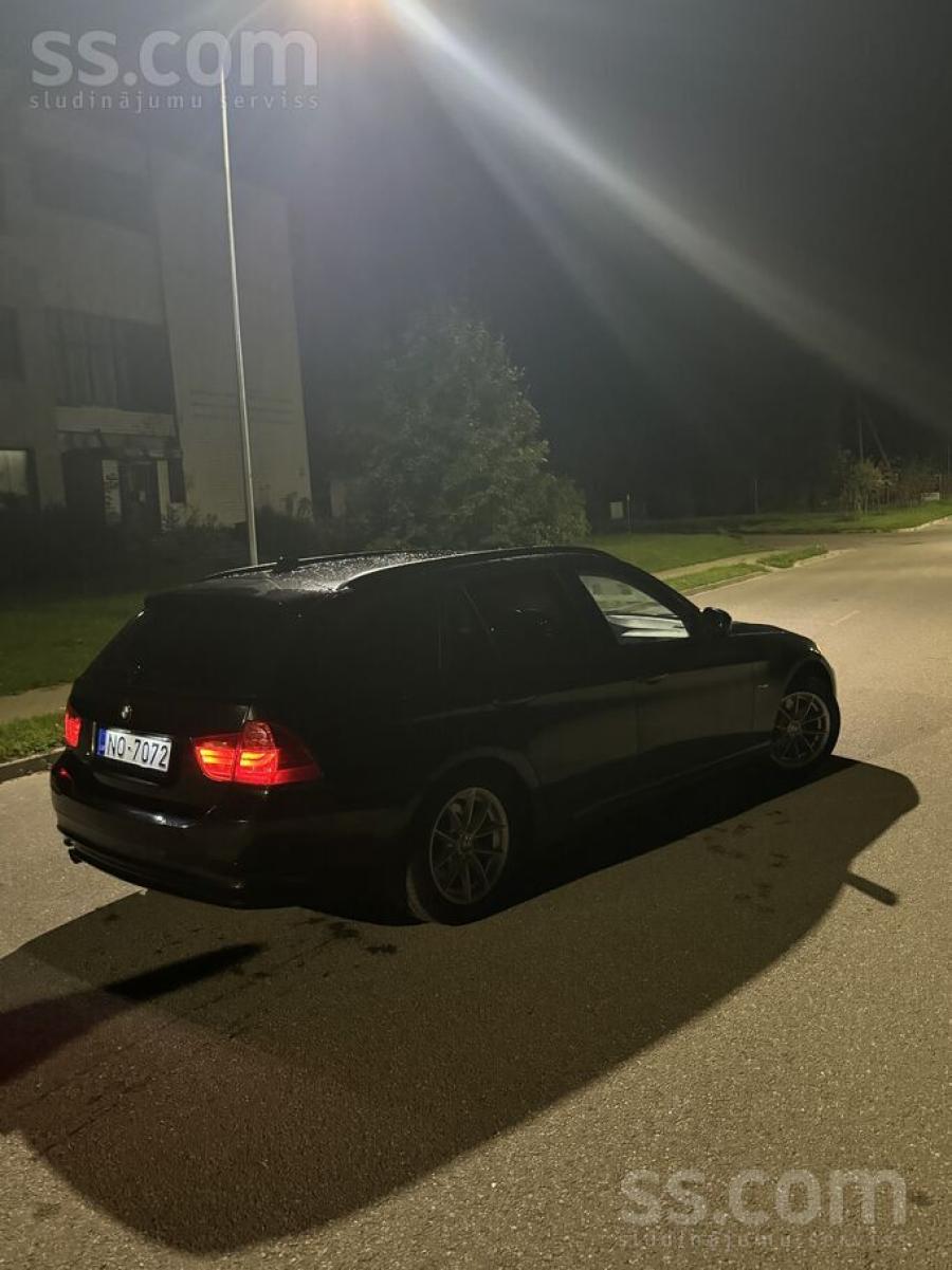 Black BMW 318 2010 in Valmiera, with an engine capacity of 2.00 L and mileage of 298 thousand km for 5000 €, photo 8 on AUTOMOTO.COM.LV
