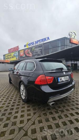 Black BMW 318 2011 in Jurmala, with an engine capacity of 2.00 L and mileage of 251 thousand km for 3950 €, photo 3 on AUTOMOTO.COM.LV