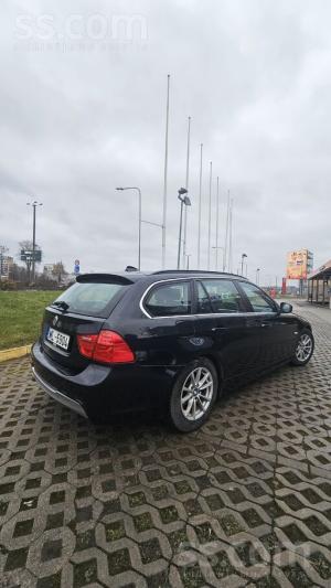 Black BMW 318 2011 in Jurmala, with an engine capacity of 2.00 L and mileage of 251 thousand km for 3950 €, photo 4 on AUTOMOTO.COM.LV