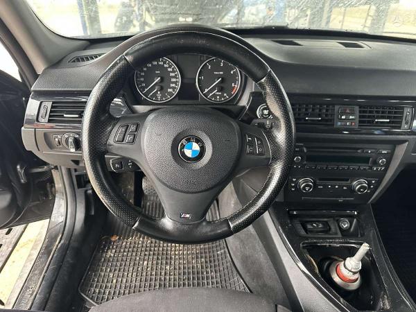 Black BMW 318 2011 in Kaunas, with an engine capacity of 2.00 L and mileage of 230 thousand km for 2550 €, photo 8 on AUTOMOTO.COM.LV