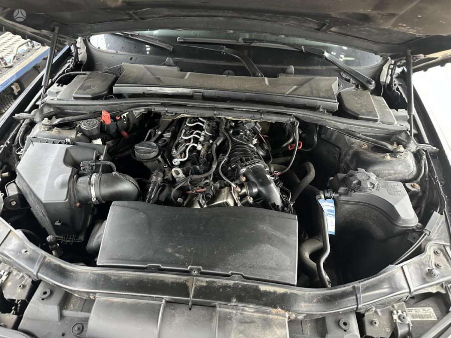 Black BMW 318 2011 in Kaunas, with an engine capacity of 2.00 L and mileage of 230 thousand km for 2550 €, photo 12 on AUTOMOTO.COM.LV