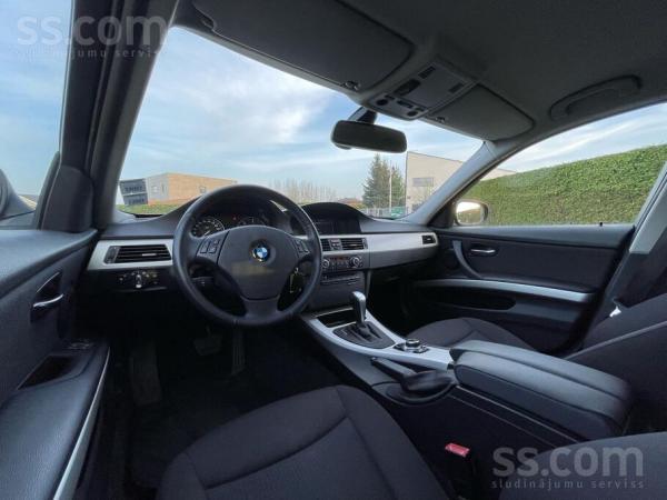 Black BMW 318 2011 in Riga, with an engine capacity of 2.00 L and mileage of 265 thousand km for 5000 €, photo 5 on AUTOMOTO.COM.LV