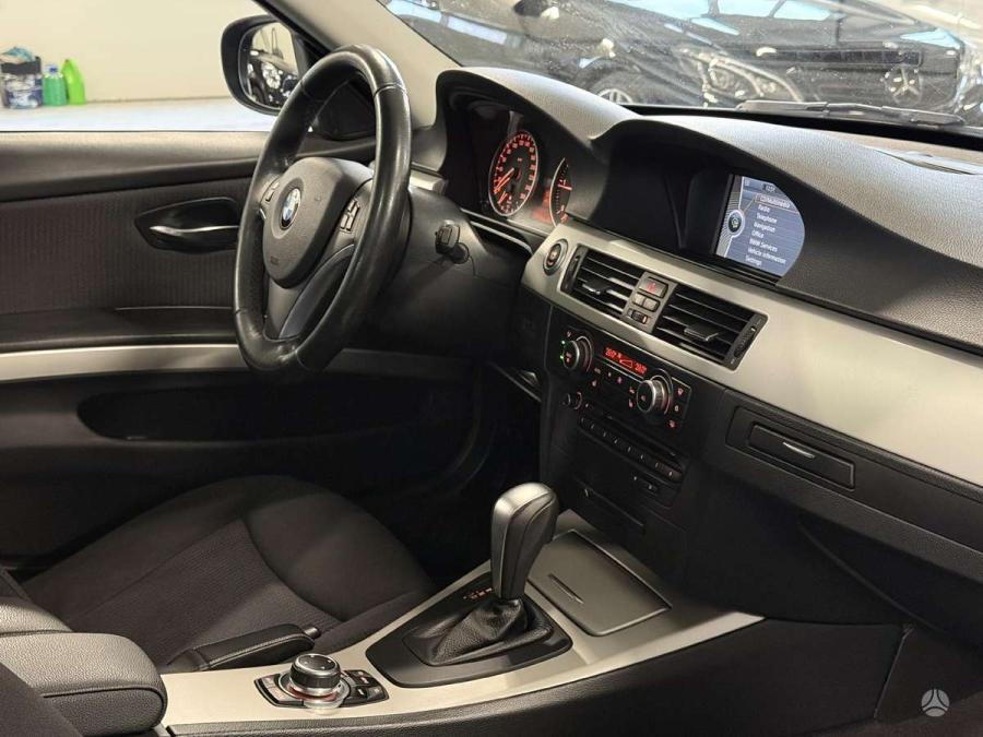 Melns BMW 318 2011 Marijampole, ar dzinēja tilpumu 2.00 L un nobraukumu 236 tūkst. km par 5999 €, foto 21 vietnē AUTOMOTO.COM.LV
