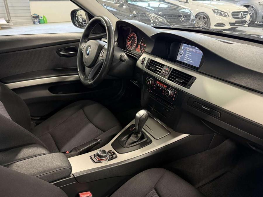 Melns BMW 318 2011 Marijampole, ar dzinēja tilpumu 2.00 L un nobraukumu 236 tūkst. km par 5999 €, foto 31 vietnē AUTOMOTO.COM.LV