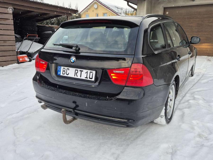 Black BMW 318 2011 in Siauliai, with an engine capacity of 2.00 L and mileage of 270 thousand km for 4650 €, photo 28 on AUTOMOTO.COM.LV