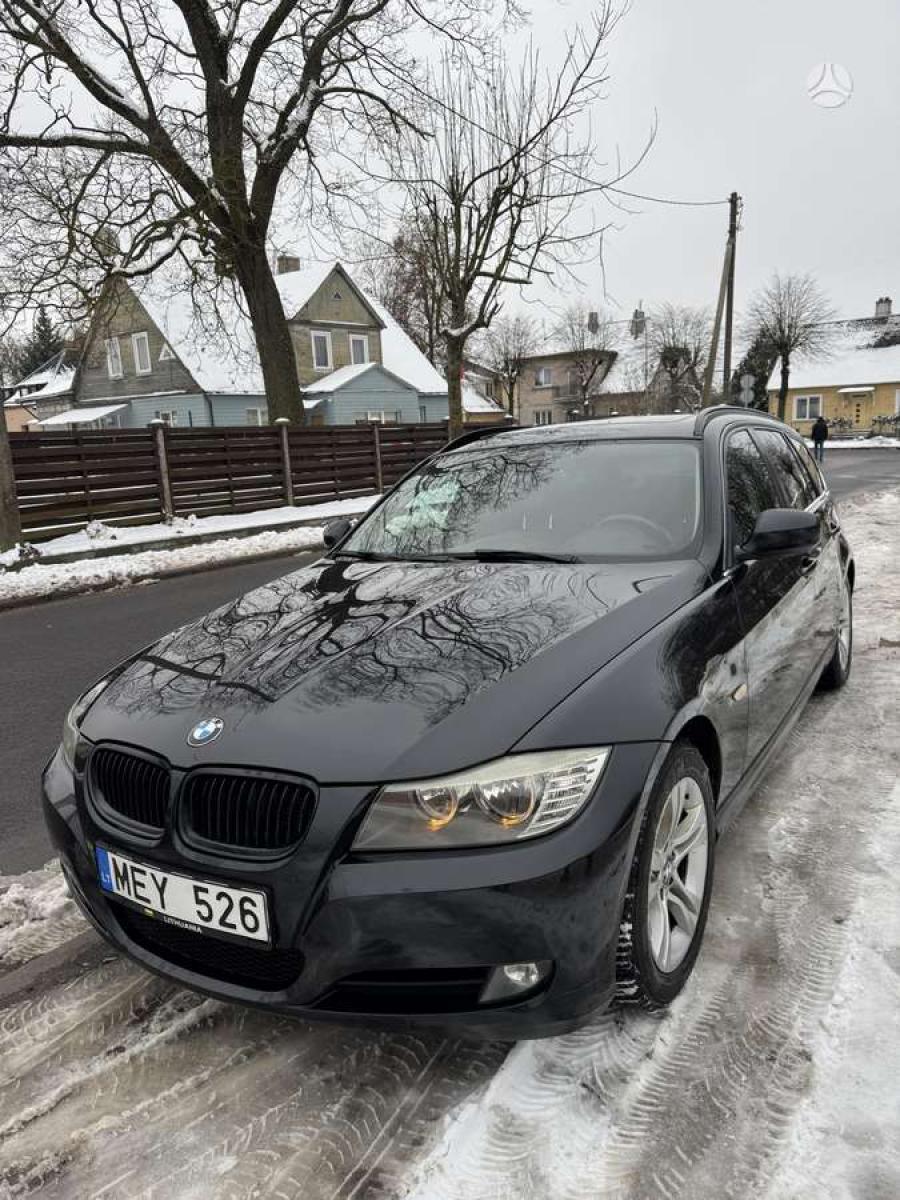 Black BMW 318 2011 in Panevezys, with an engine capacity of 2.00 L and mileage of 274 thousand km for 5100 €, photo 1 on AUTOMOTO.COM.LV