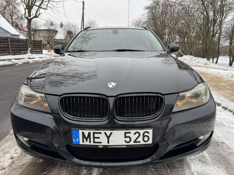 Black BMW 318 2011 in Panevezys, with an engine capacity of 2.00 L and mileage of 274 thousand km for 5100 €, photo 2 on AUTOMOTO.COM.LV