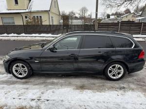 Black BMW 318 2011 in Panevezys, with an engine capacity of 2.00 L and mileage of 274 thousand km for 5100 €, photo 3 on AUTOMOTO.COM.LV