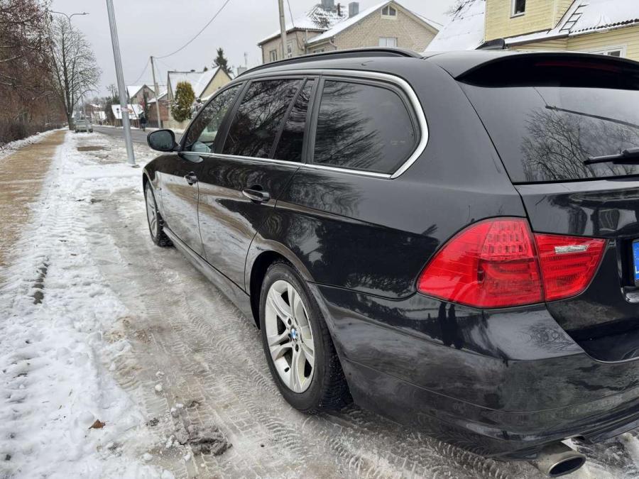 Black BMW 318 2011 in Panevezys, with an engine capacity of 2.00 L and mileage of 274 thousand km for 5100 €, photo 4 on AUTOMOTO.COM.LV