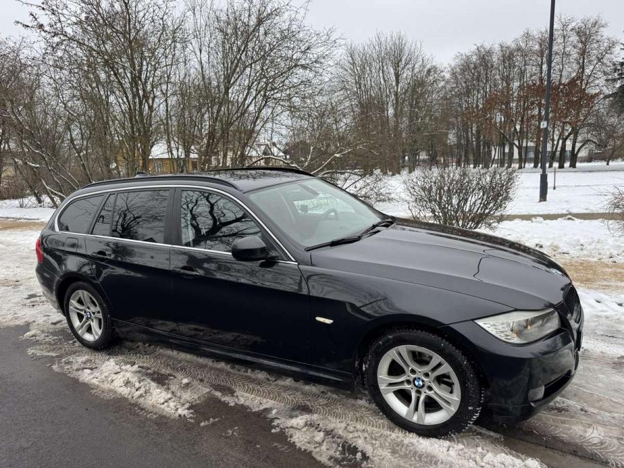 Black BMW 318 2011 in Panevezys, with an engine capacity of 2.00 L and mileage of 274 thousand km for 5100 €, photo 5 on AUTOMOTO.COM.LV