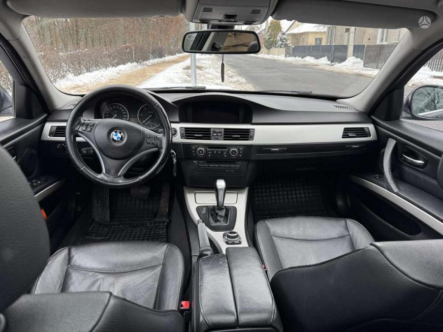 Black BMW 318 2011 in Panevezys, with an engine capacity of 2.00 L and mileage of 274 thousand km for 5100 €, photo 12 on AUTOMOTO.COM.LV