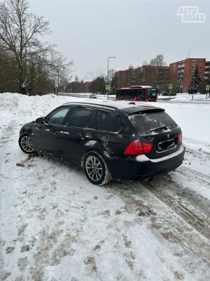 Melns BMW 318 2011 Kauņa, ar dzinēja tilpumu 2.00 L un nobraukumu 290 tūkst. km par 2800 €, foto 5 vietnē AUTOMOTO.COM.LV