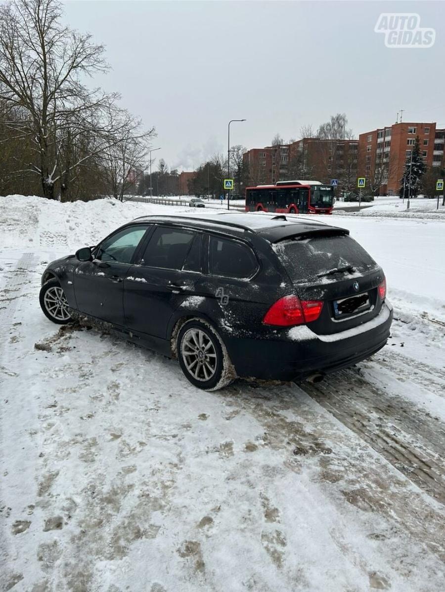 Melns BMW 318 2011 Kauņa, ar dzinēja tilpumu 2.00 L un nobraukumu 290 tūkst. km par 2800 €, foto 5 vietnē AUTOMOTO.COM.LV