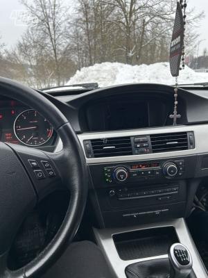 Melns BMW 318 2011 Kauņa, ar dzinēja tilpumu 2.00 L un nobraukumu 290 tūkst. km par 2800 €, foto 15 vietnē AUTOMOTO.COM.LV