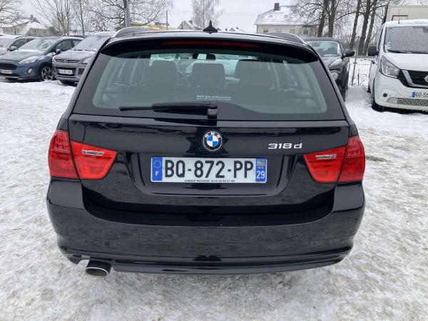 Black BMW 318 2011 in Taurage, with an engine capacity of 2.00 L and mileage of 279 thousand km for 4900 €, photo 5 on AUTOMOTO.COM.LV