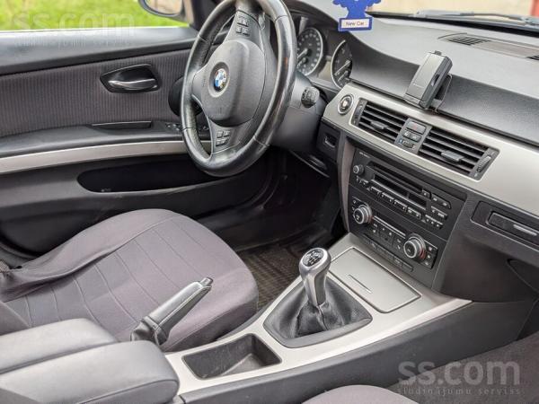 Black BMW 318 2011 in Aizkraukle, with an engine capacity of 2.00 L and mileage of 270 thousand km for 3750 €, photo 4 on AUTOMOTO.COM.LV